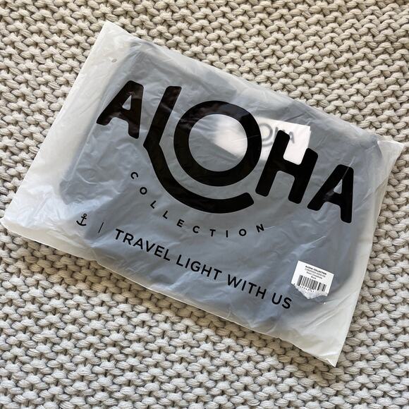 ALOHA Collection | Bags | Aloha Collection Monochrome Crossbody Bag ...
